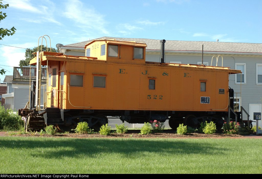 EJ&E 522, Caboose on display